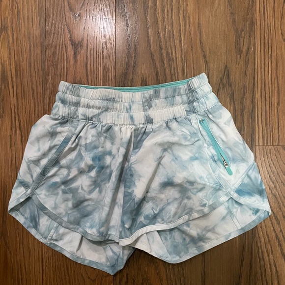 lululemon athletica | Shorts | Lululemon Tracker Low Rise Shorts In Tie ...